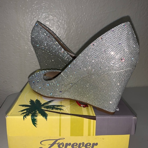 Forever 21 | Shoes | Mid Platform Heels That Are Sparkly Size 75 Color ...
